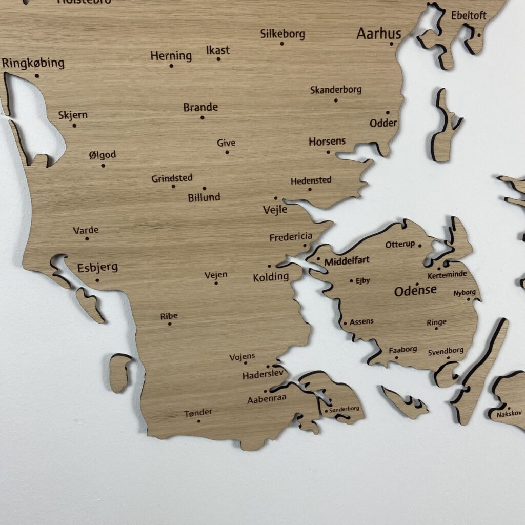 Danmarkskort i træ med byer | WoodsUp